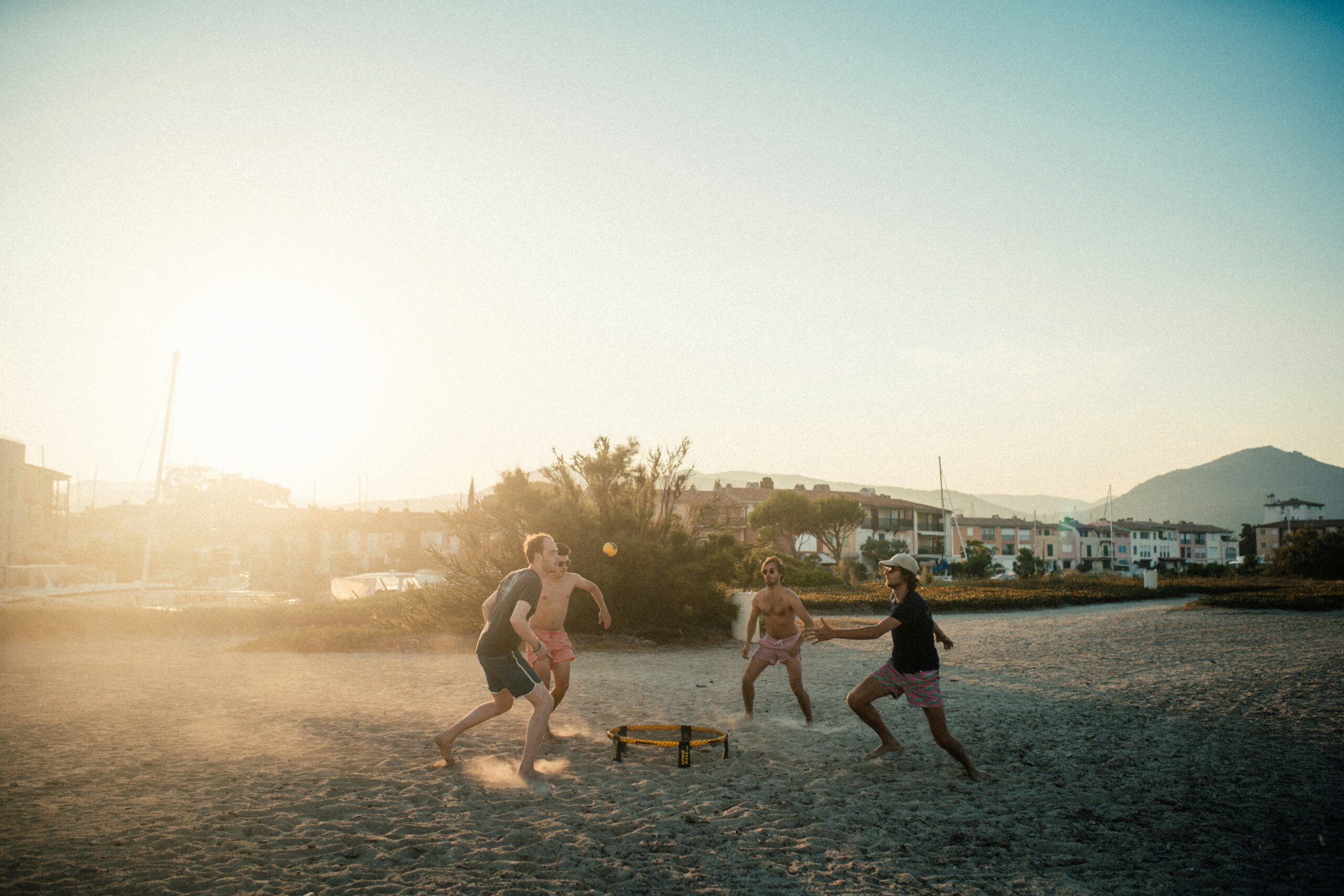 21 Best Beach Games for 2025 | Signal Edit